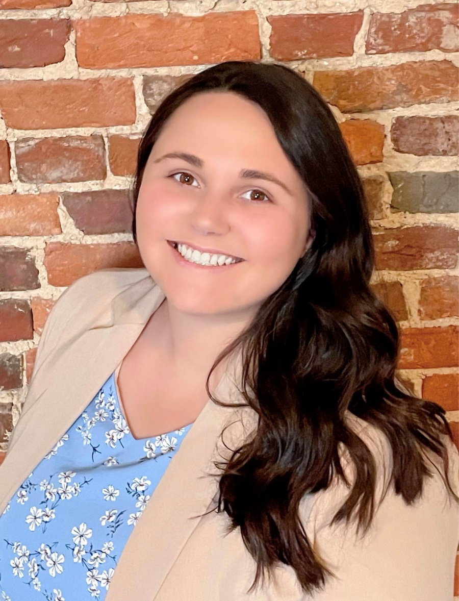 Laura Kuhns's Instagram, Twitter & Facebook on IDCrawl